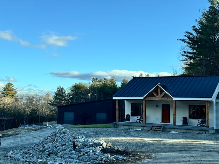 Quaint Home In The Heart Of It All. - Bridgton, ME