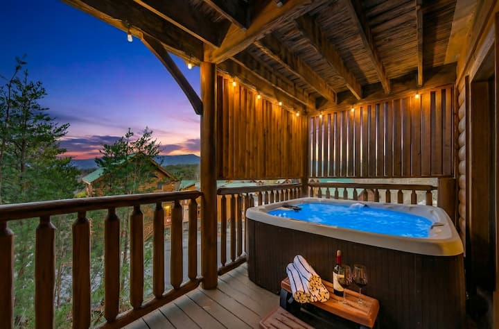 Sweeping Mountain Views Game Room Hot Tub - Pigeon Forge, TN