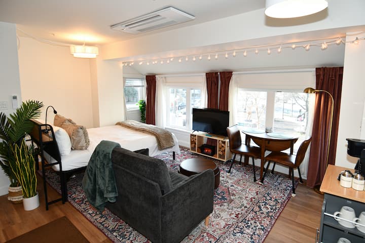 City View 2nd Flr Renovated Walkable Studio Apt - Kent, Washington DC