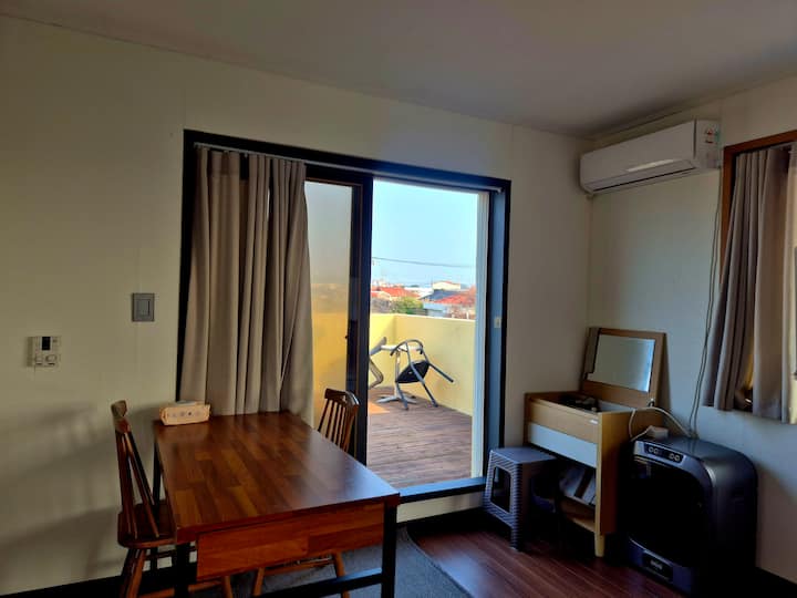 글을쓰는 작가분들이 선호하는 너무나도 조용한 귀덕시골마을의 작은 숙소 푹~ 쉬기위해 오세요 - Ciudad de Jeju