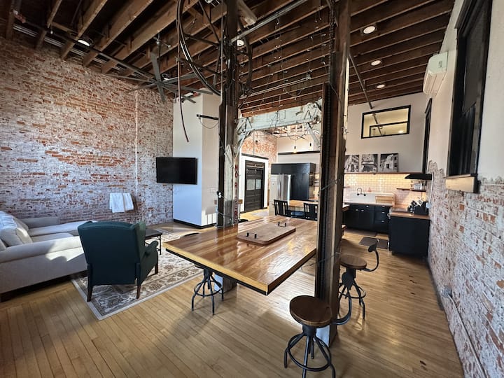 Luxury Downtown Historic Loft #5 - Kearney, NE