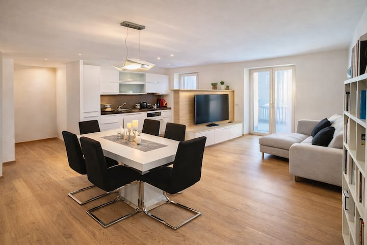 Centro Cavalese Con Garage Interno All’abitazione - Tesero