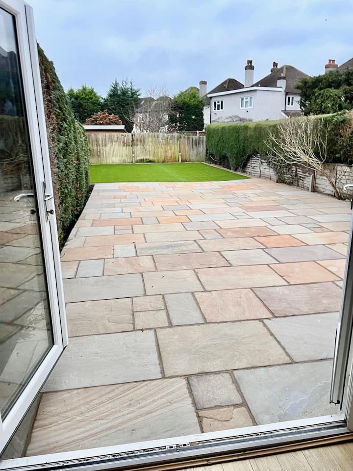 Beautiful Modern 3-bedroom Home With Garden. - Dartford