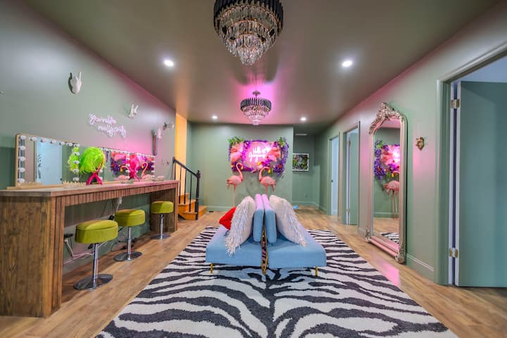 Stylish Pocono Escape | Glam Lounge&modern Comfort - East Stroudsburg, PA