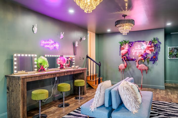 Stylish Pocono Escape | Sauna, Steam Room, Hot Tub - Delaware Water Gap, PA