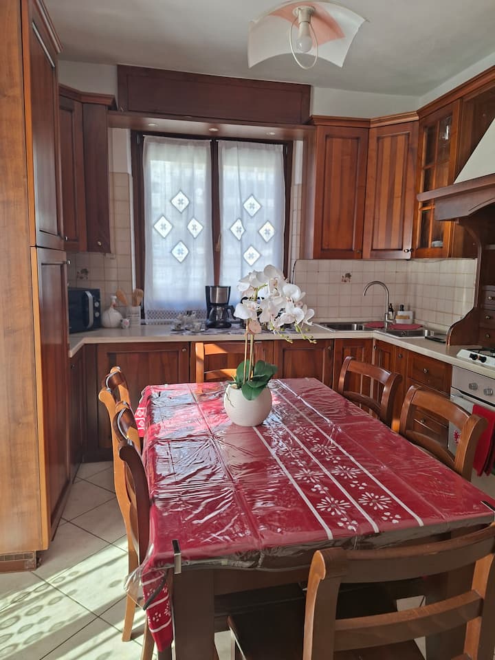 Accogliente Alloggio Nel Centro Storico Di Aosta - Aosta