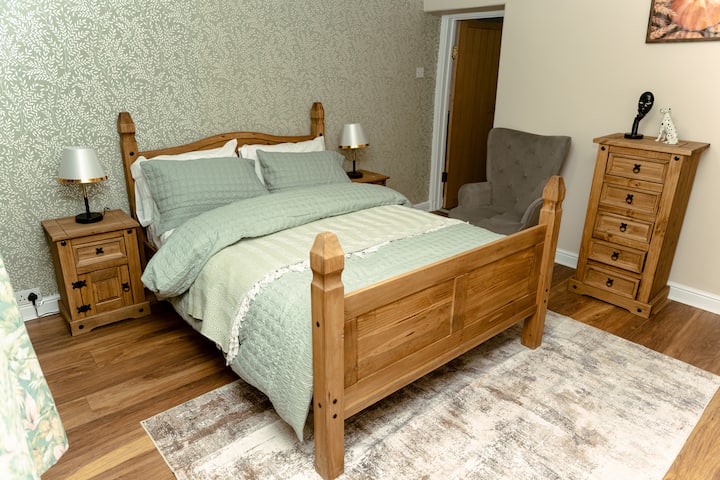 Double Room Stay With Pub & Restaurant On-site - Glossop
