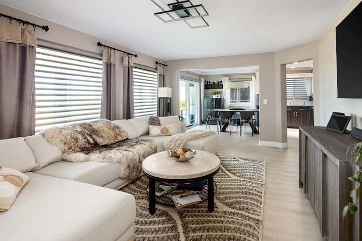 Mountain View Modern Oasis | Spa + Games - Broomfield