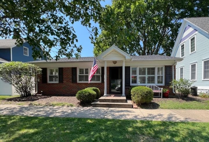 Location! Lake House Retreat! - Benton Harbor, MI