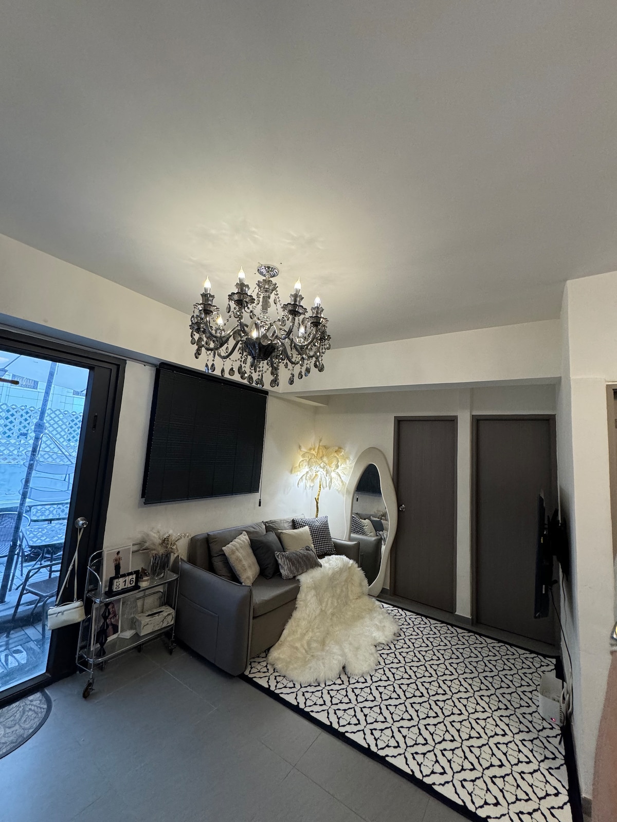 Mong Kok District, Prince Edward MRT Station Exit Apartment. LuxuryLand ...
