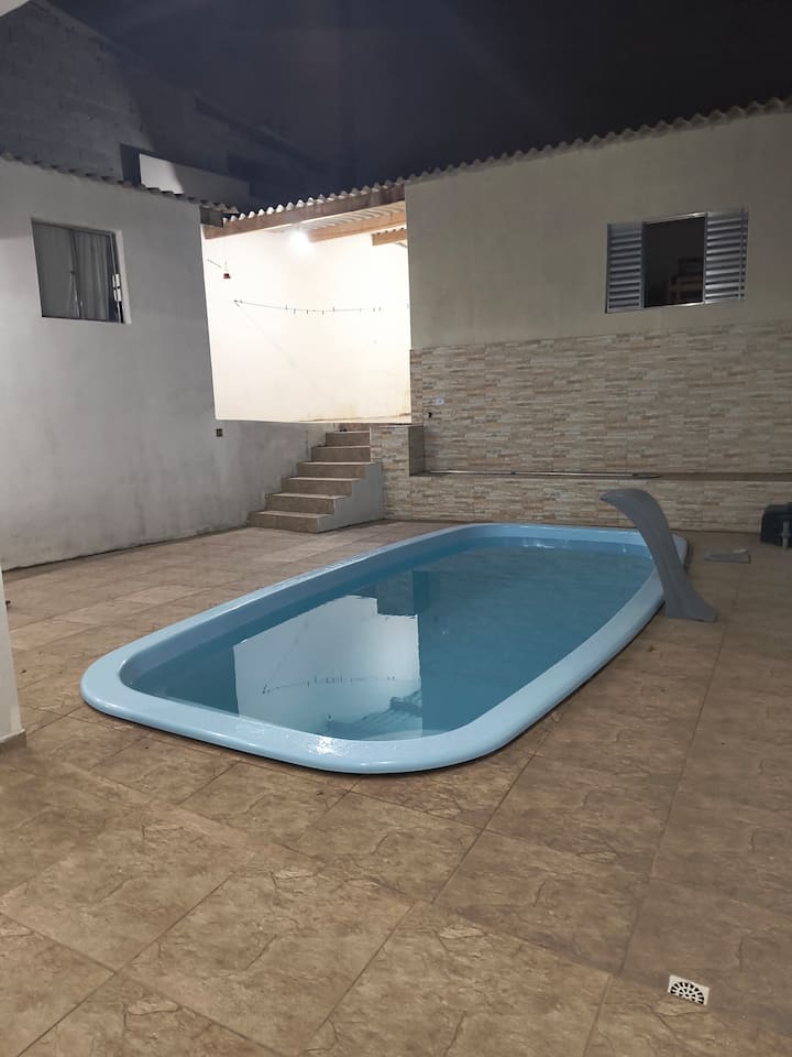 Aluga-se Casa Com Piscina - Suzano