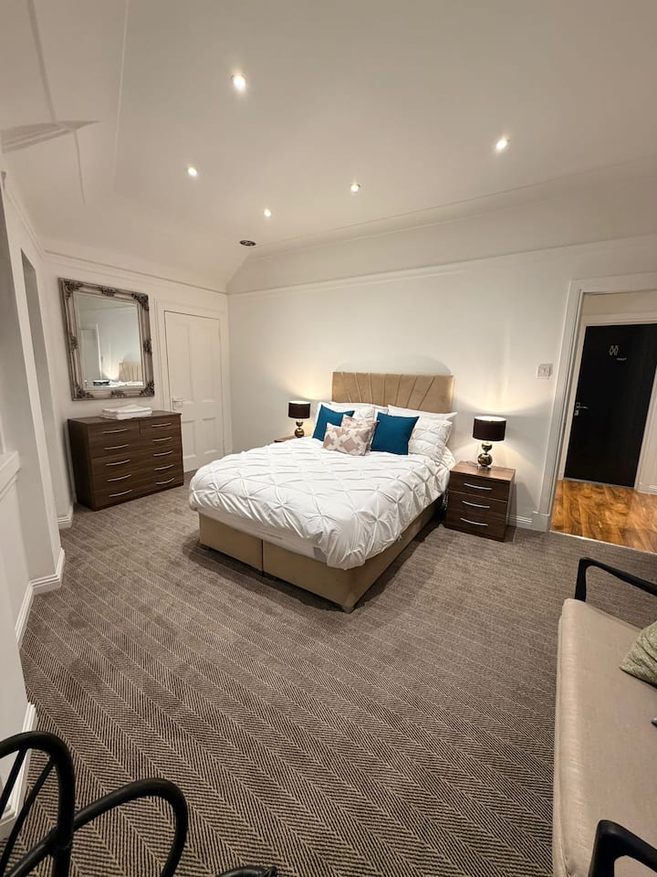 2 Bed Apartment With Big Kitchen And Living Room - Balloch