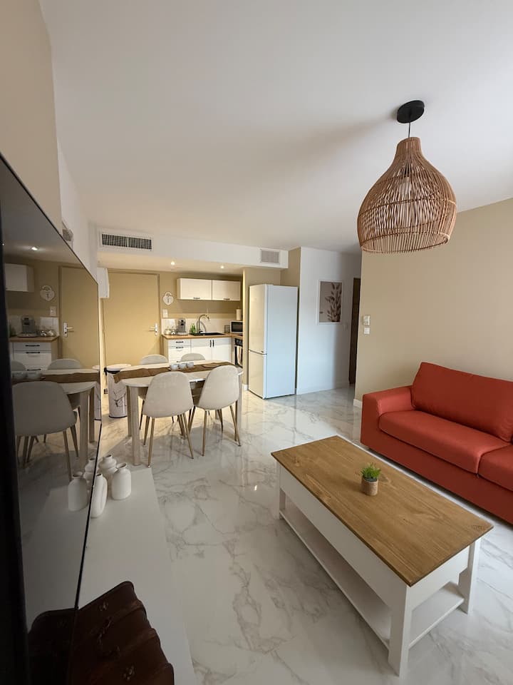 Logement T2 Climatisé 4 Personnes Avec Parking - Avignon