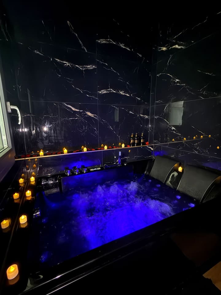 Love House : Cheminée, Balnéo, Pièce Secrète - Lunel