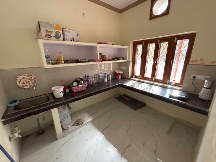 Complete Ac Rooms With Kitchen - Lucknow