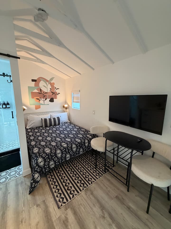 Cozy Studio W/ Mini Backyard & Private Entrance - Miami