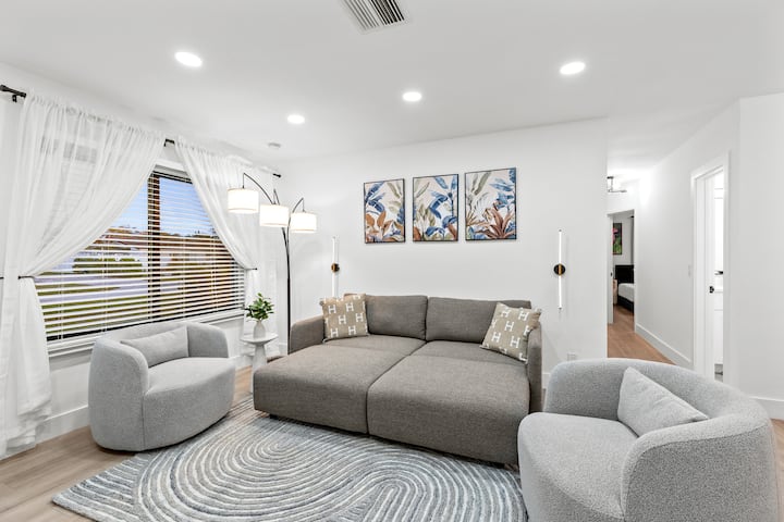 Palm Tropics | Heated Pool | 8 Min To Beach - Deerfield Beach, FL