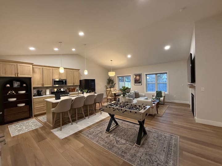 Serene Retreat In Urbana Champaign - Champaign, IL