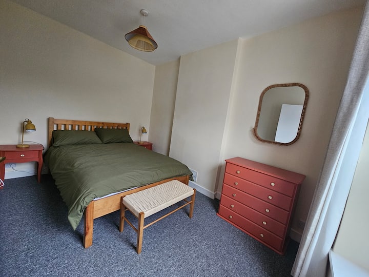Wild Sunflower | Cosy 1-bed Flat In Bristol - Bristol