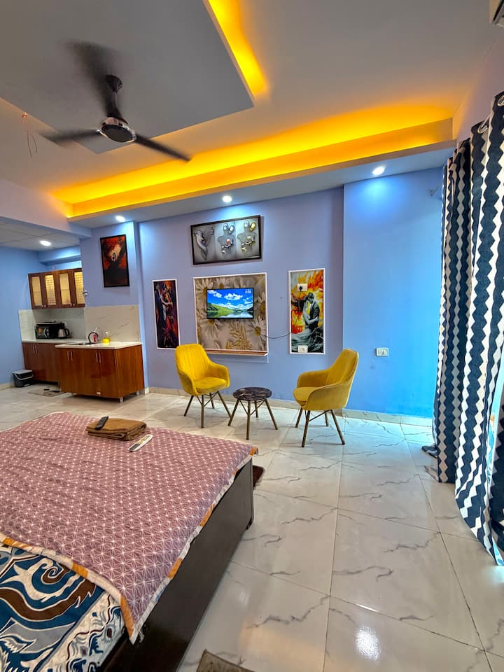 Omstay Offers You 12 Hour A Day (Noida Extension) - Ghaziabad