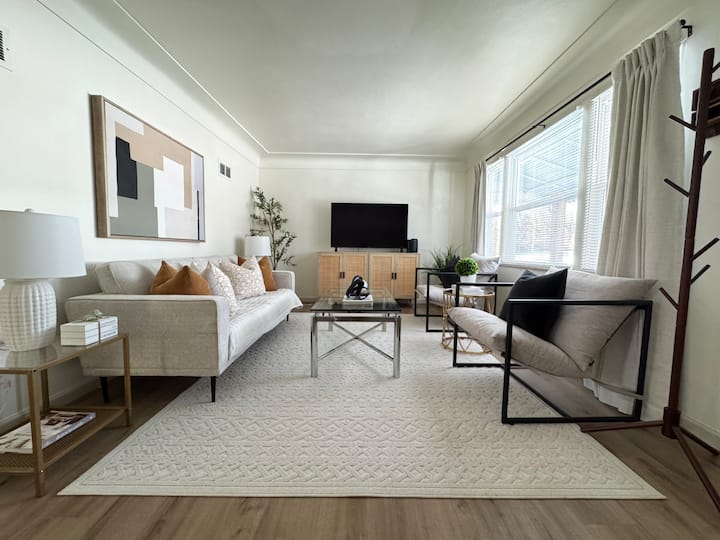 Cul-de-sac Gem | Completely Renovated - ベルビル, IL