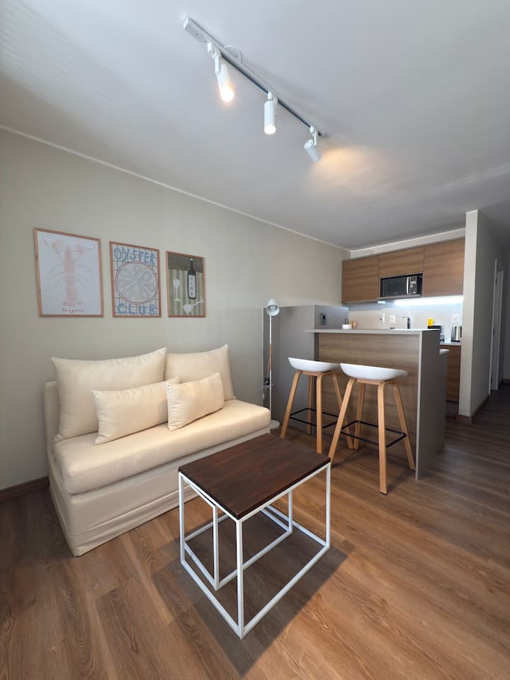 Moderno Apartamento A Pasos De Rambla De Pocitos. - Montevideo
