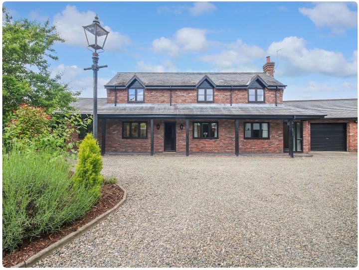 1 Clark’s Lane - Oswestry