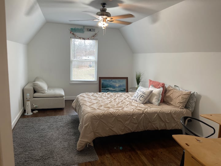 332 Room - Belton, MO