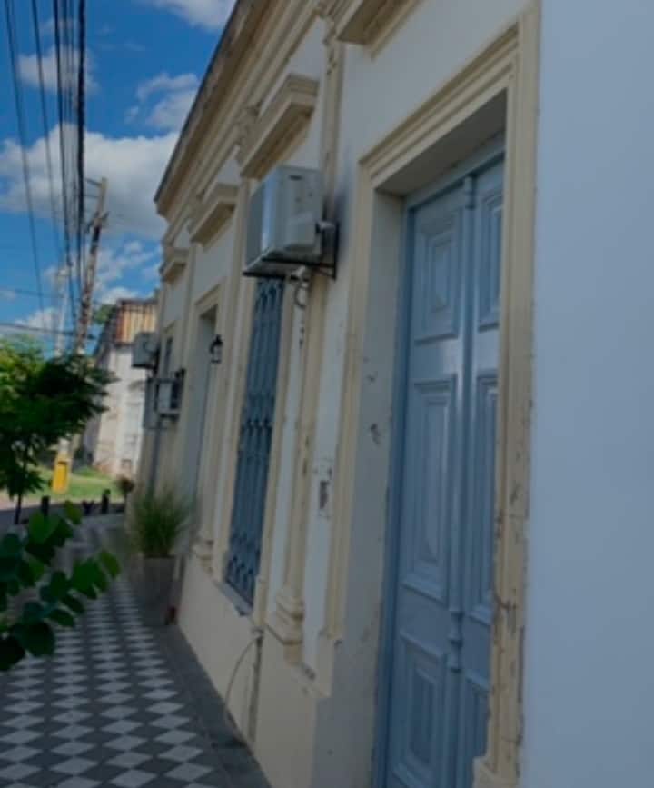 Casa Estilo Italiana En El Centro De Pilar - Pilar