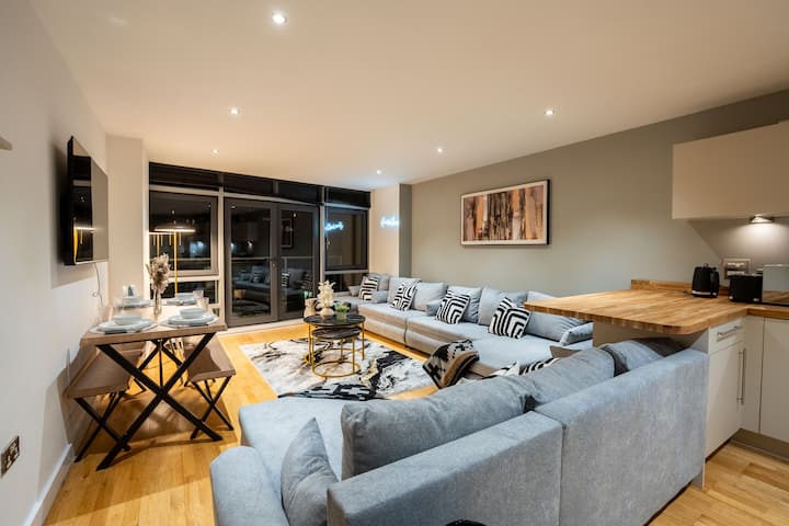 Central - Balcony - 7 Beds - Free Parking - Leeds