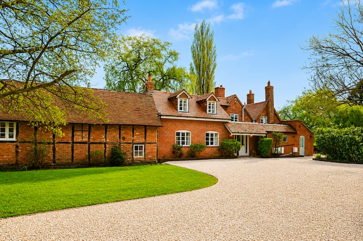 Private Nature Retreat | Wood-fired Hot Tub - Warwick