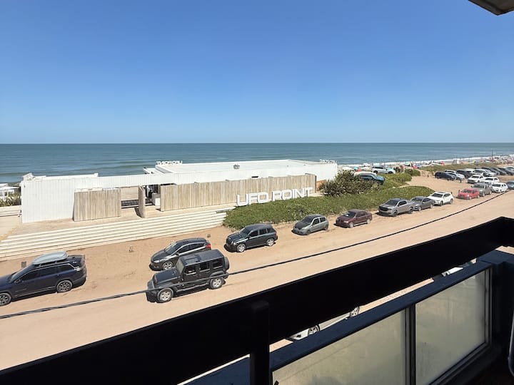 Amplio Departamento Frente Al Mar 5 Amb C/cochera. - Pinamar