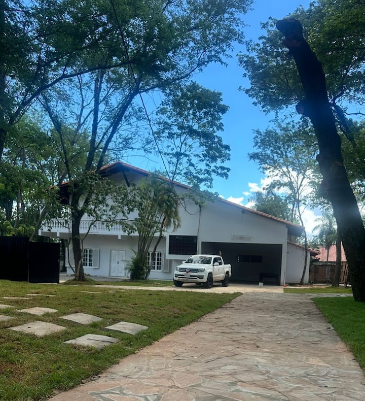 Casa Para Compartir En Familia Y Con Amigos. - Paraguay