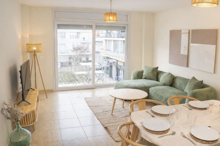 Precioso Apartamento Familiar Con Garaje · Roses - Roses