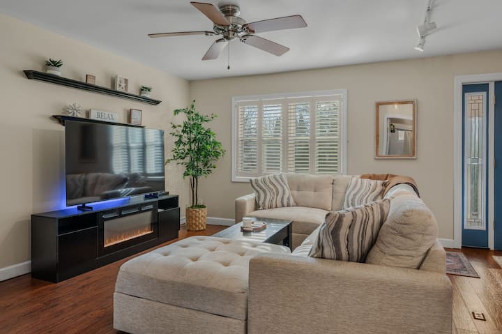 Cozy 3-bedroom Home In Mystic, Ct - Sleeps 6 - Mystic, CT