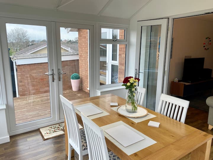 Cozy Coastal Bungalow | Work & Relax In Exmouth - Dawlish