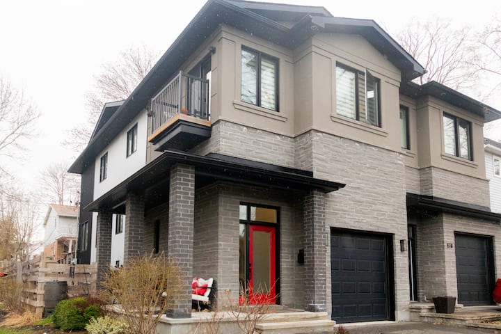 Bright & Peaceful 2 Bedroom Semi-detached Home - Ottawa