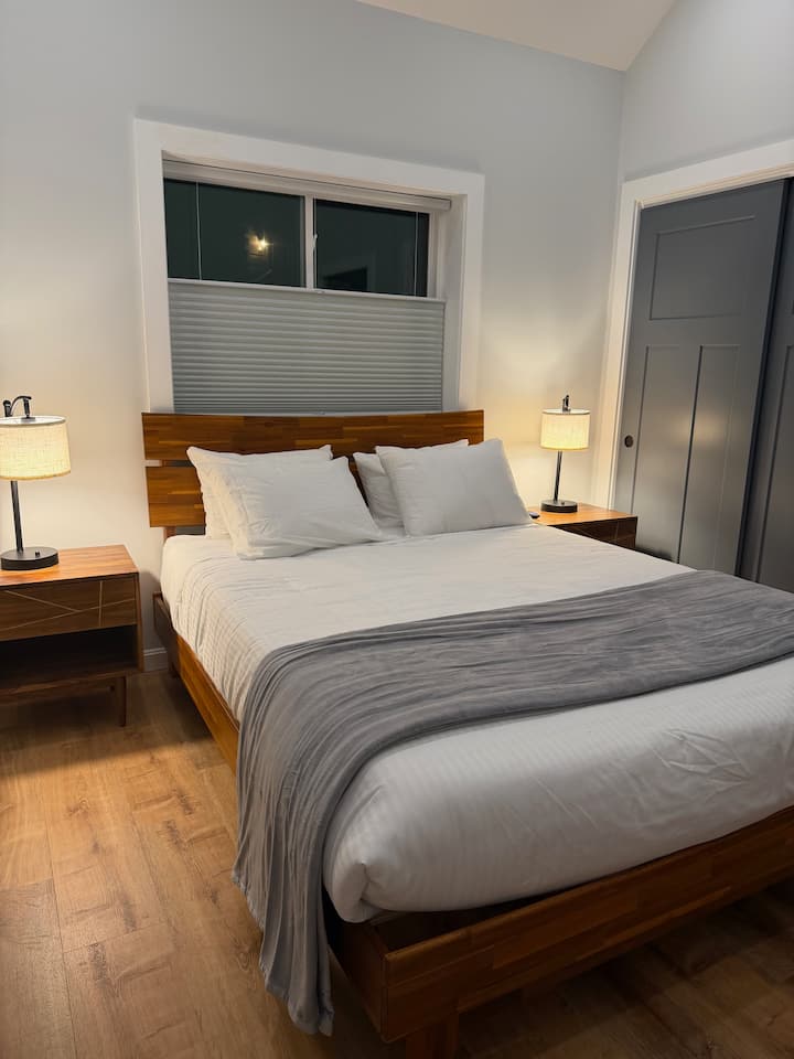 Portsmouth Room @ Boulder Mountain View Barn - Bretton Woods, NH