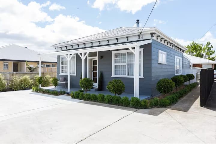 Luxury Grey Villa - Easy Walking Distance To Town - Blenheim