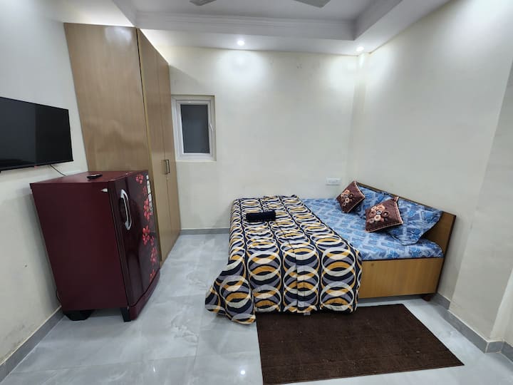 87004 Ground Floor With Ac Near Nehru Place, Gk - New Delhi