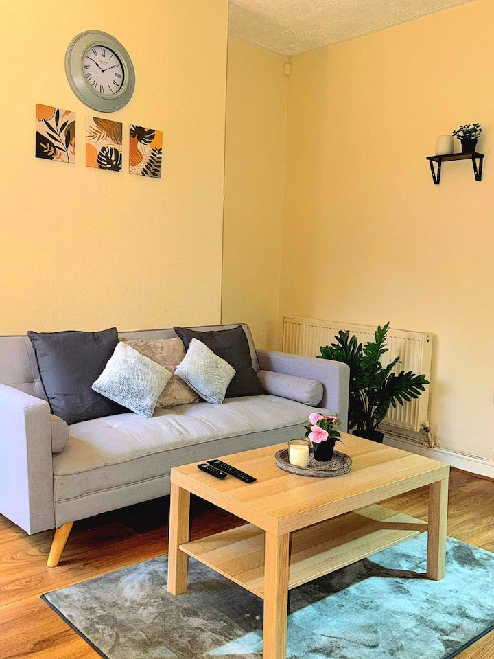 4br Manchester Home | Free Parking | Sleeps 9 - Manchester