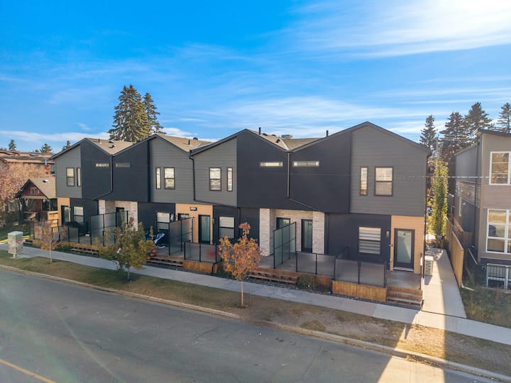 Three Sisters Villas | 9bd 6ba | 7 Mins Dt |20 Ppl - Alberta