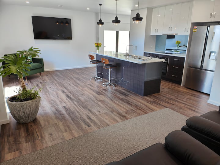 Kaz Retreat - Penguin