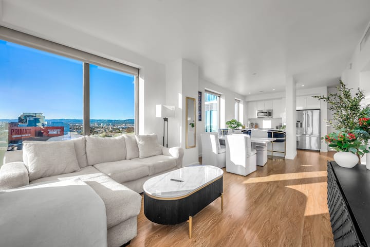 Luxury Highrise | Rooftop Pool - Benedict Canyon - Los Angeles