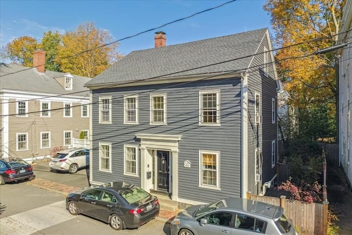 The Cabinetmaker's Cottage, Steps To Salem Commons - 沙連