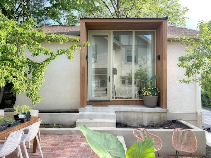 Brookside/south Plaza Garden Guest House - Kansas City, MO