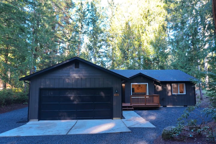 Cedar Retreat - In A Quiet Lake Community - Shelton, WA