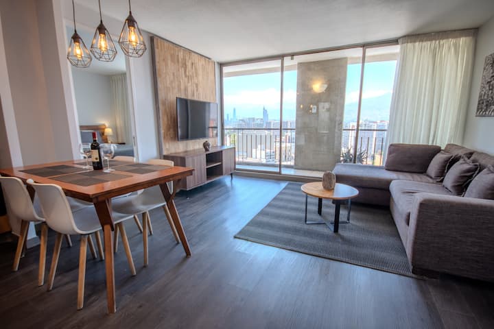 Incomparable Views, 2 Ensuites, Style & Parking - Santiago