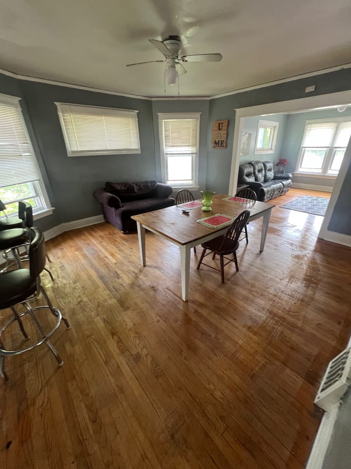 Blue Island Gem With Views In Every Window. - Worth, IL