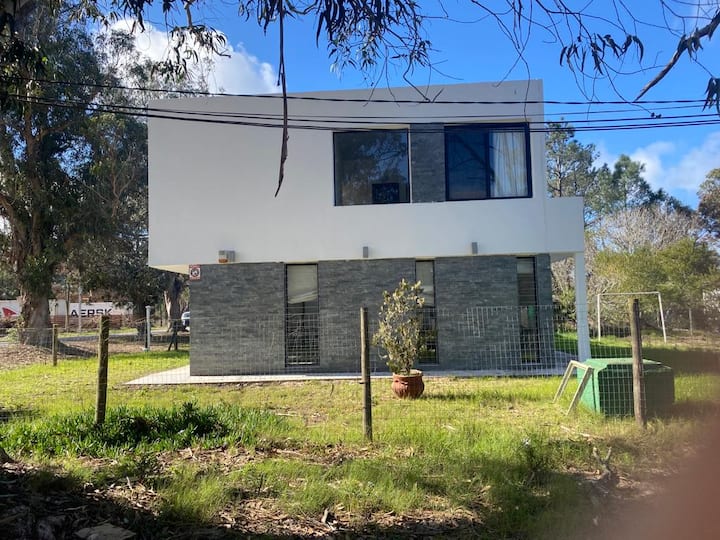 Hermosa Casa Con Muy Buena Ubicación Para La Playa - Cuchilla Alta